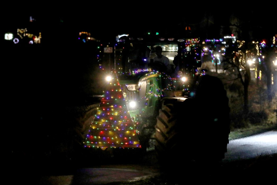 „Ein Funken Hoffnung“ - Traktoren-Lichterfahrt in Werne 2021 – Werne Plus