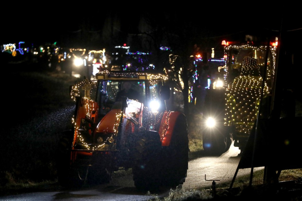„Ein Funken Hoffnung“ - Traktoren-Lichterfahrt in Werne 2021 – Werne Plus