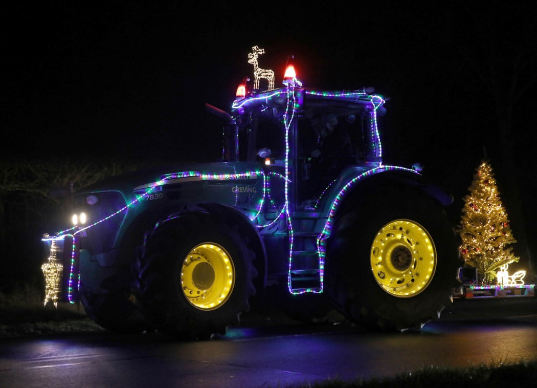 „Ein Funken Hoffnung“ - Traktoren-Lichterfahrt in Werne 2021 – Werne Plus