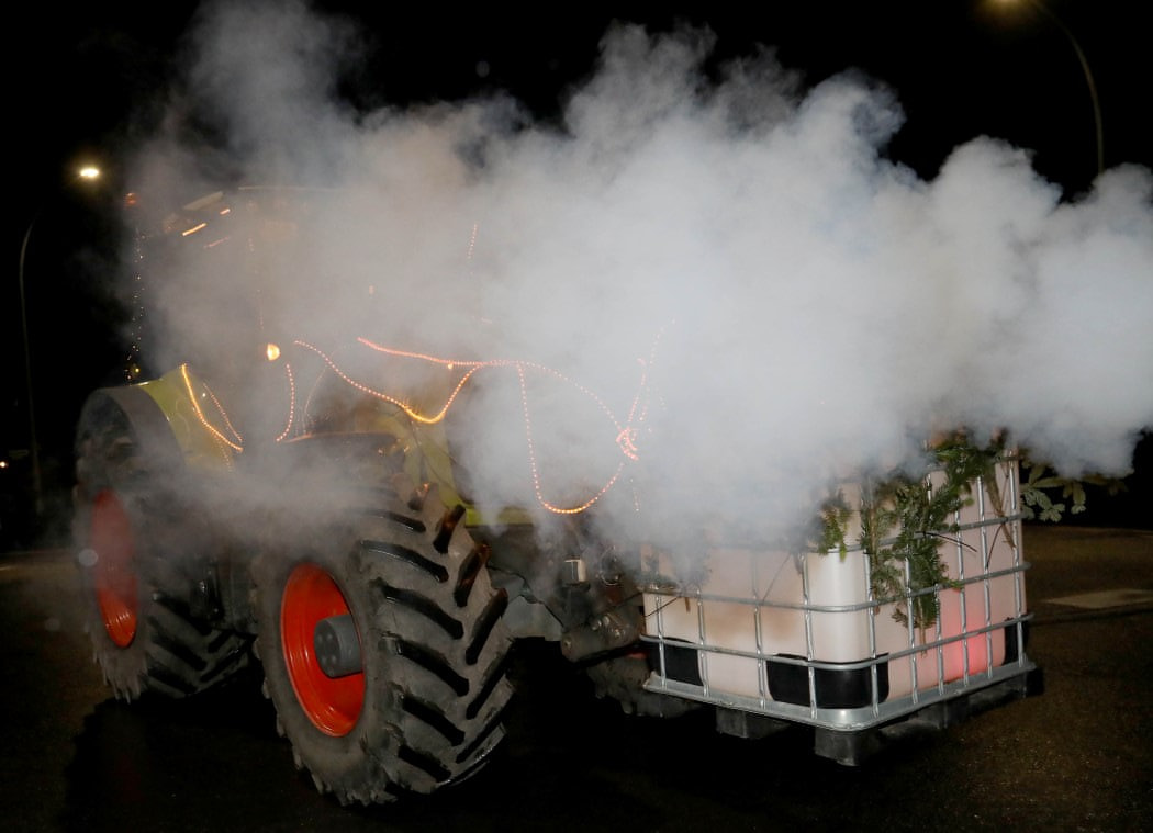 „Ein Funken Hoffnung“ - Traktoren-Lichterfahrt in Werne 2021 – Werne Plus