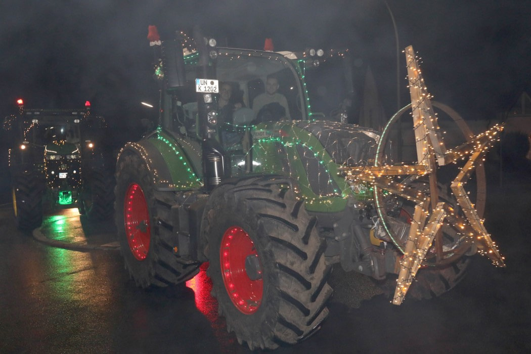 „Ein Funken Hoffnung“ - Traktoren-Lichterfahrt in Werne 2021 – Werne Plus