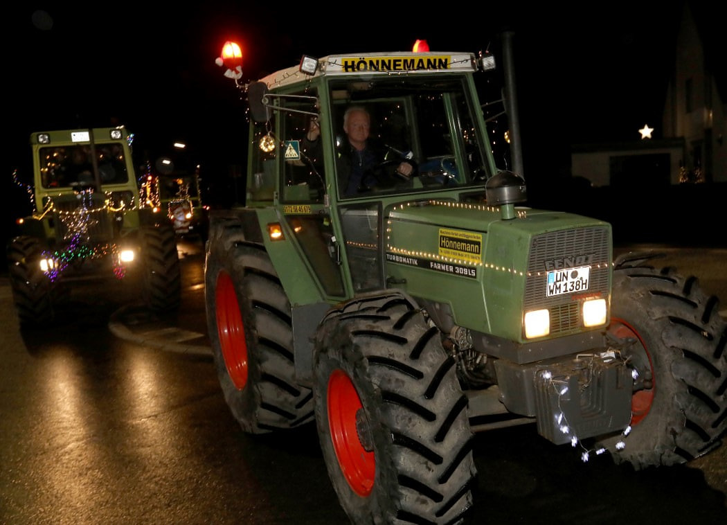 „Ein Funken Hoffnung“ - Traktoren-Lichterfahrt in Werne 2021 – Werne Plus