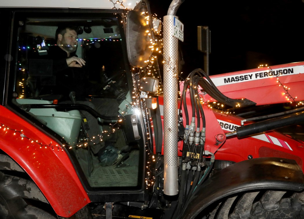 „Ein Funken Hoffnung“ - Traktoren-Lichterfahrt in Werne 2021 – Werne Plus