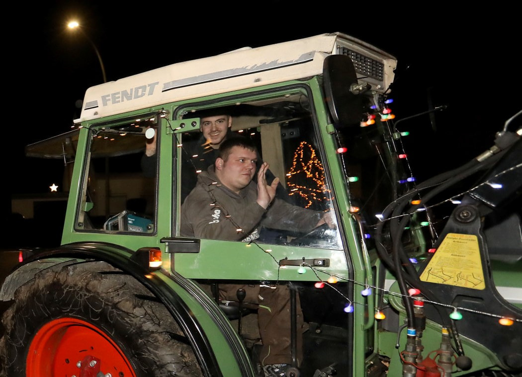 „Ein Funken Hoffnung“ - Traktoren-Lichterfahrt in Werne 2021 – Werne Plus