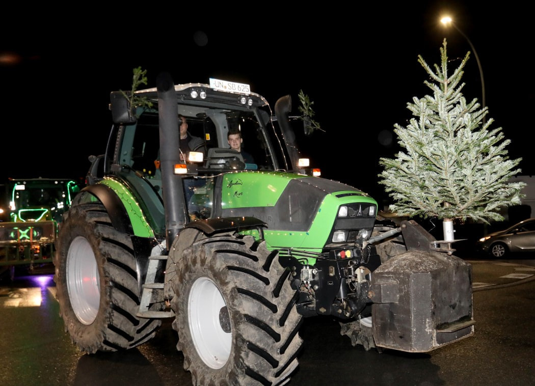 „Ein Funken Hoffnung“ - Traktoren-Lichterfahrt in Werne 2021 – Werne Plus